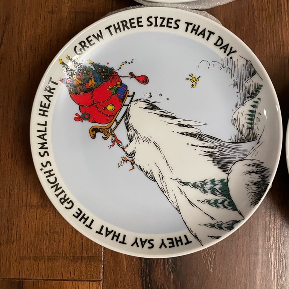 Dr. Seuss | Dining | Dr Seuss The Grinch Set 4 Round Dessert Plates ...